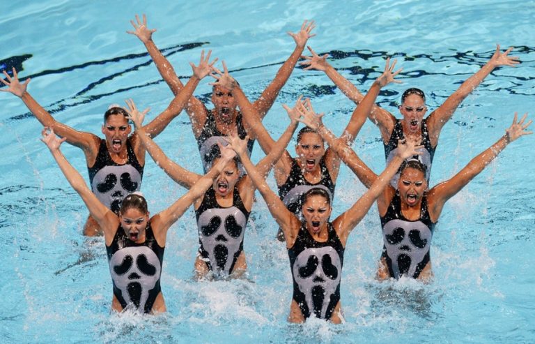Hilarious Synchronized Swimming Moments: A Collection of Comical Photos ...